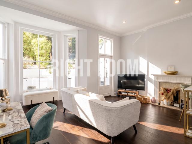 1 Bedroom Flat, Penywern Road, SW5 9ST