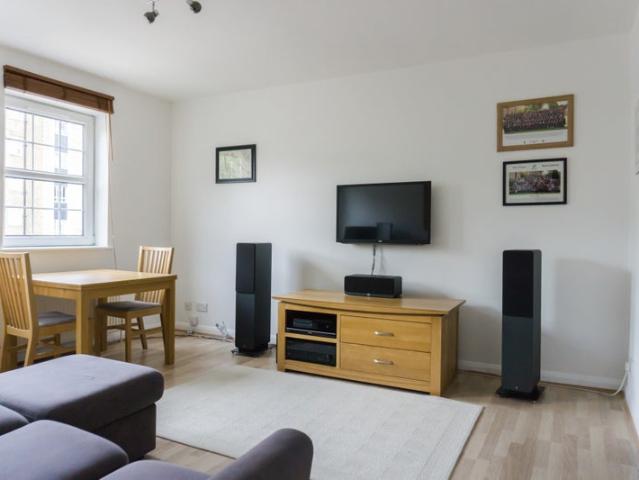 1 Bedroom Flat Prime Limehouse Location