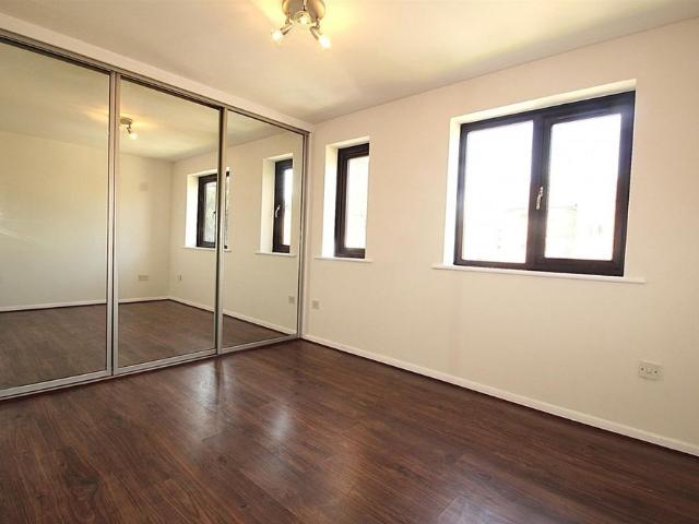 1 Bedroom Flat Purpose Built To Let