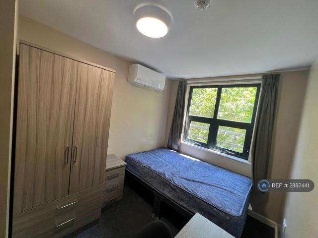 1 bedroom flat share to rent