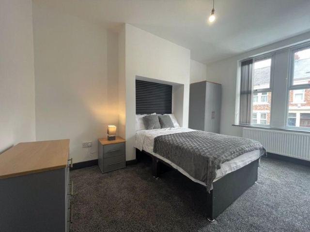 1 bedroom flat share to rent