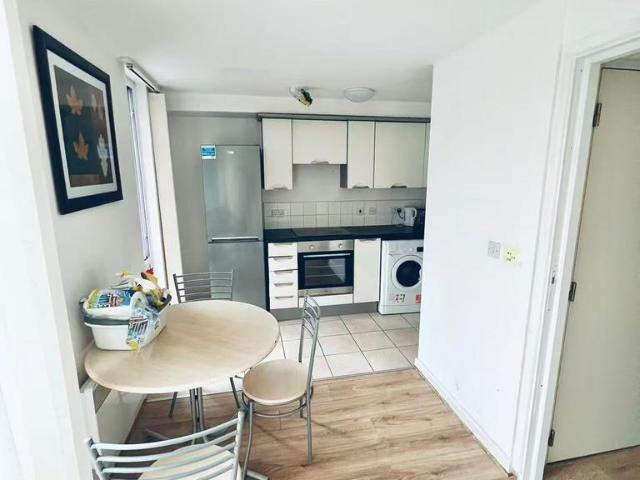 1 bedroom flat share to rent