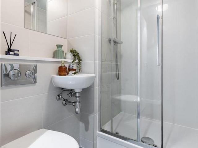 1 bedroom flat share to rent