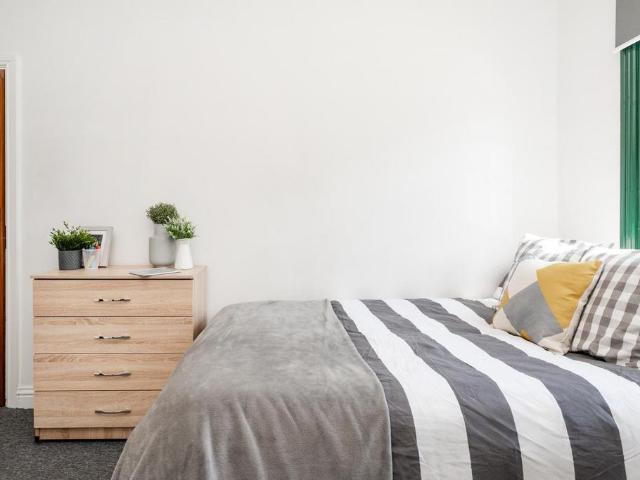 1 bedroom flat share to rent