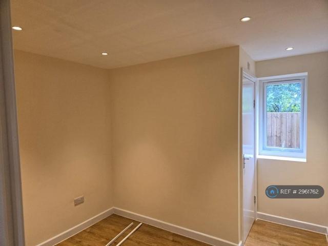 1 bedroom flat share to rent