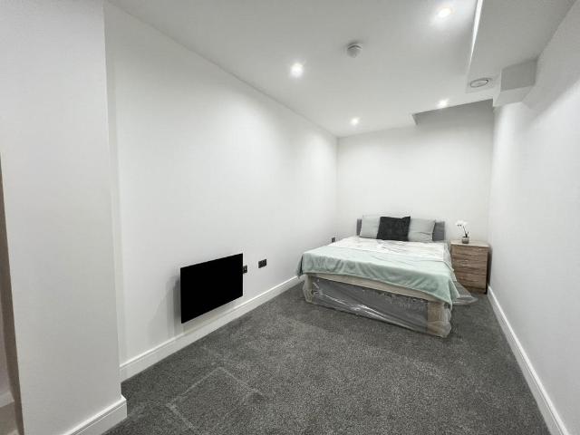 1 bedroom flat share to rent