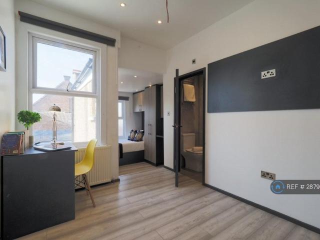 1 bedroom flat share to rent