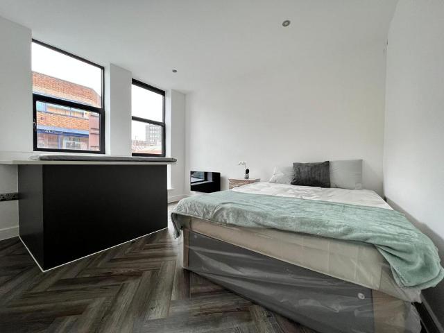 1 bedroom flat share to rent