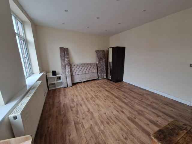 1 bedroom flat share to rent