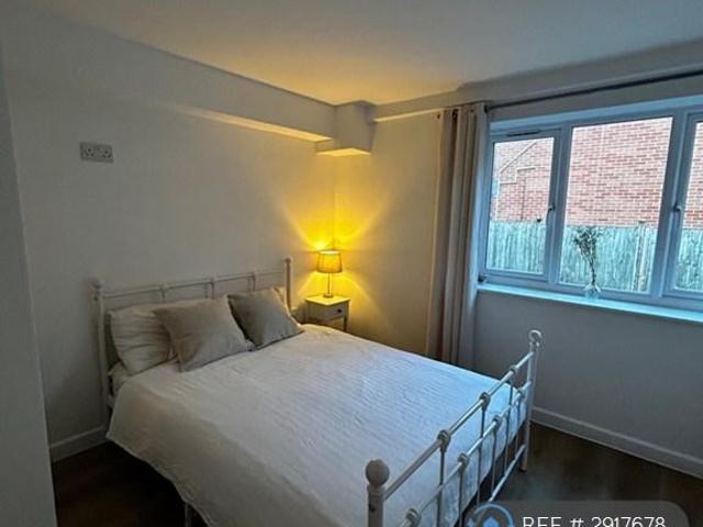 1 bedroom flat share to rent