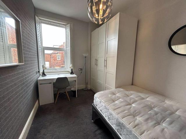 1 bedroom flat share to rent