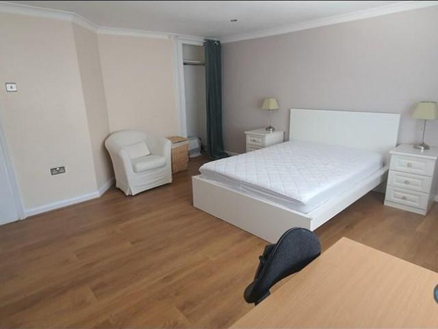 1 bedroom flat share to rent