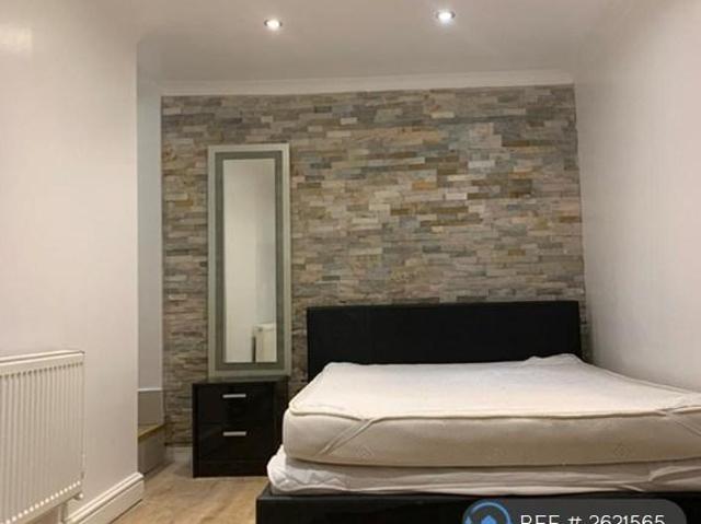 1 bedroom flat share to rent