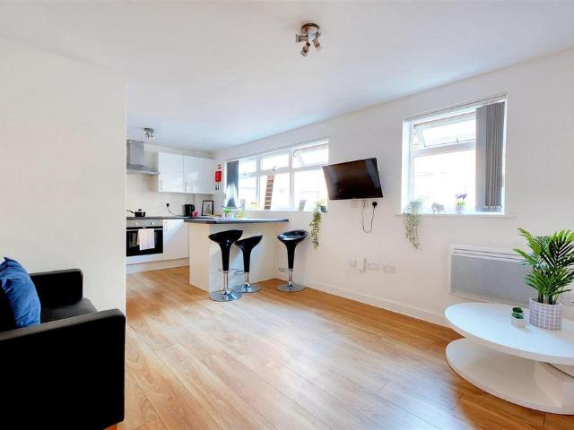 1 bedroom flat share to rent