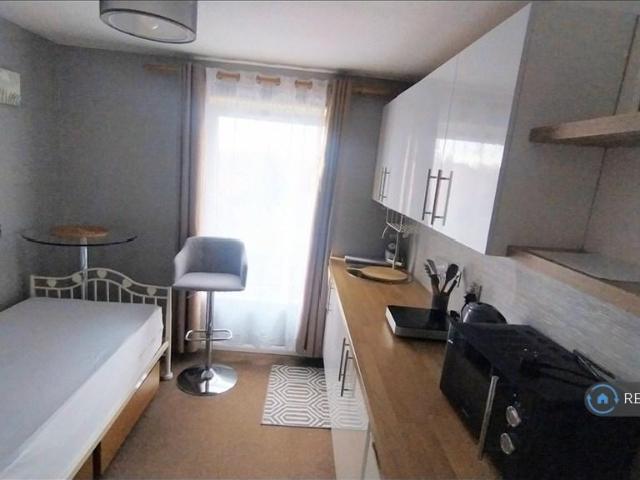 1 bedroom flat share to rent