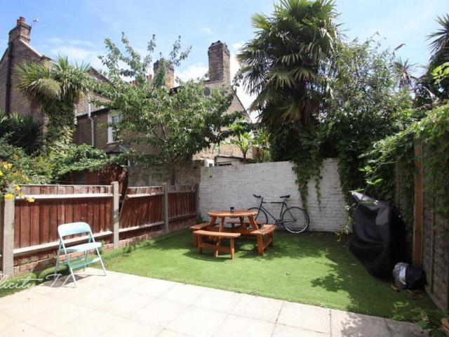 1 bedroom flat share to rent