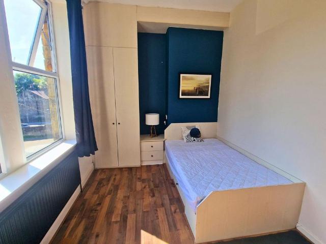 1 bedroom flat share to rent