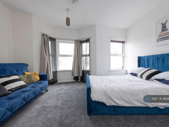 1 bedroom flat share to rent