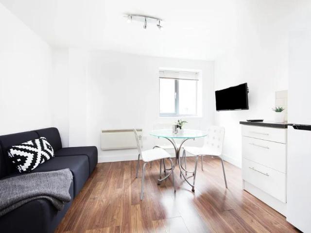 1 bedroom flat share to rent