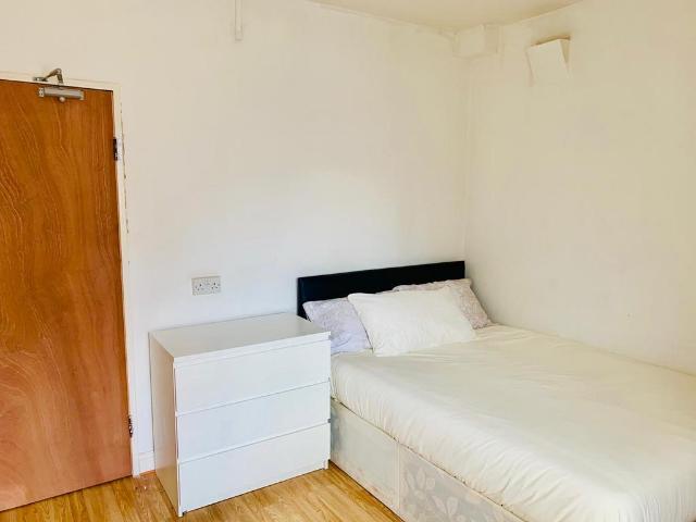 1 bedroom flat share to rent