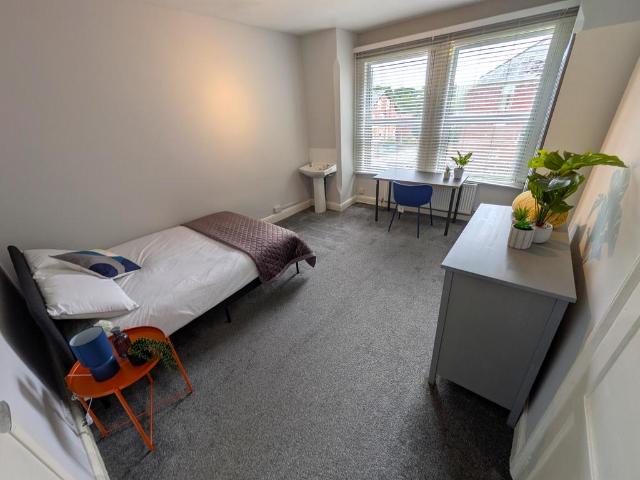 1 bedroom flat share to rent