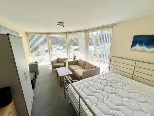 1 bedroom flat share to rent