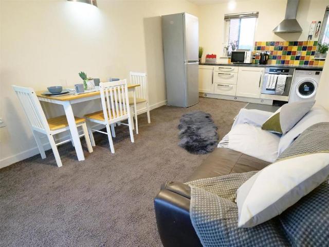 1 bedroom flat share to rent