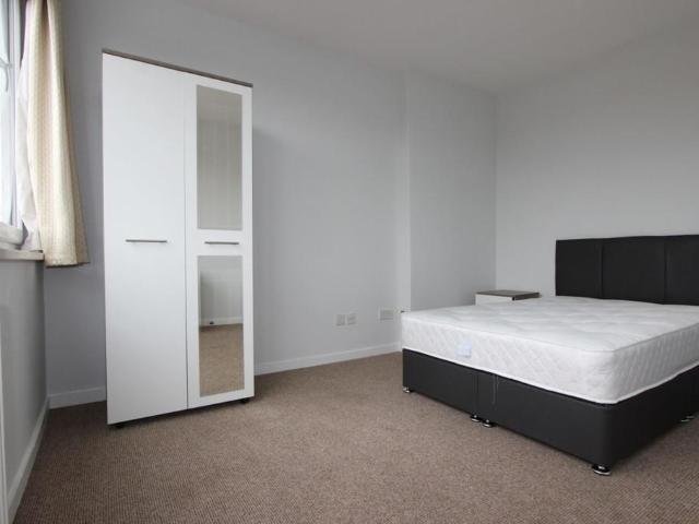 1 bedroom flat share to rent