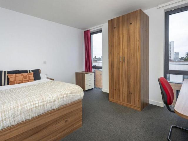 1 bedroom flat share to rent