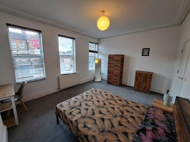1 bedroom flat share to rent