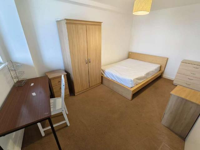 1 bedroom flat share to rent