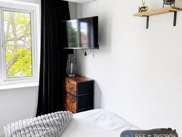 1 bedroom flat share to rent