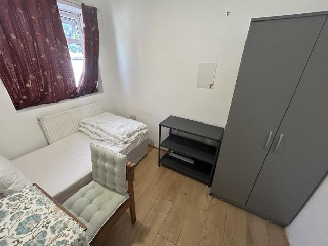 1 bedroom flat share to rent