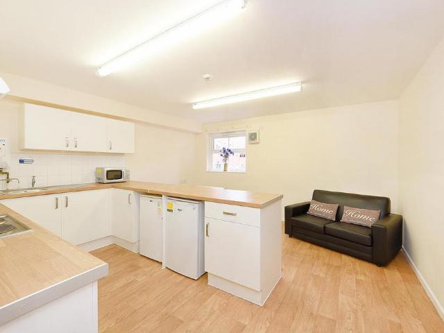 1 bedroom flat share to rent