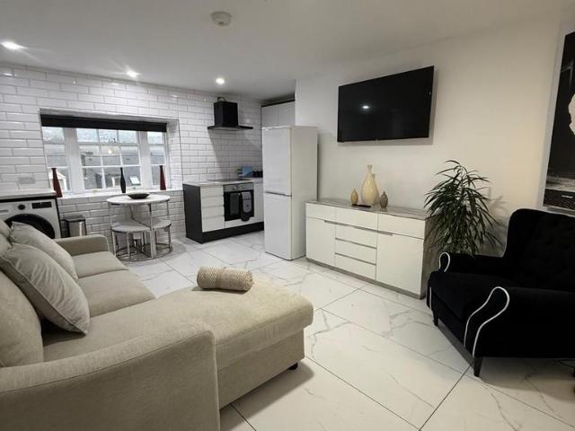 1 bedroom flat share to rent
