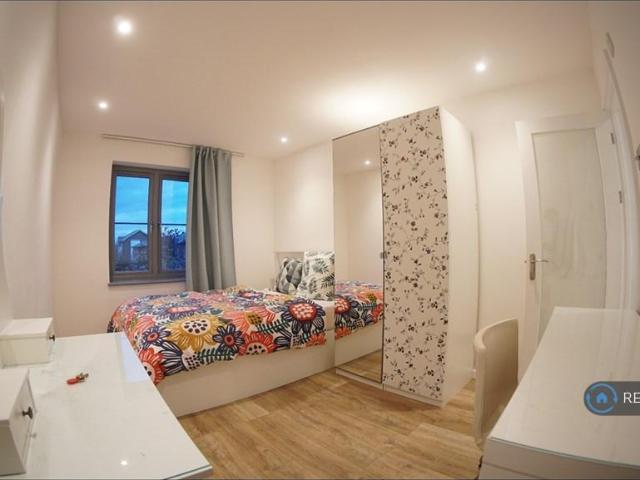 1 bedroom flat share to rent