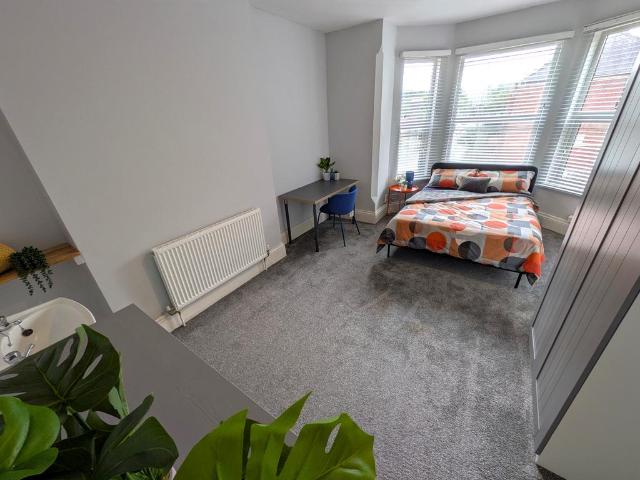 1 bedroom flat share to rent