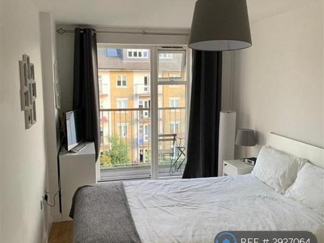 1 bedroom flat share to rent