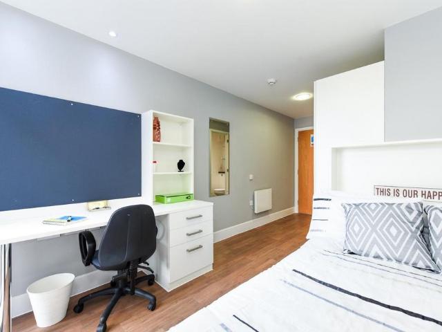 1 bedroom flat share to rent