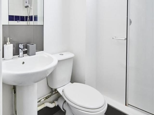 1 bedroom flat share to rent