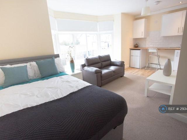 1 bedroom flat share to rent