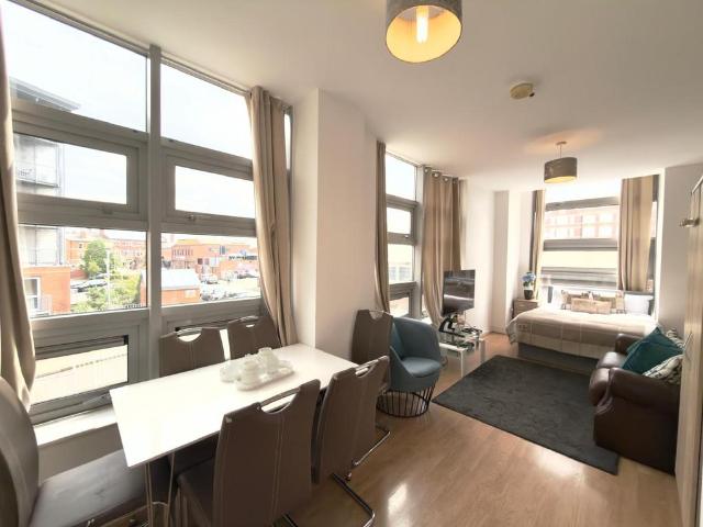 1 bedroom flat share to rent
