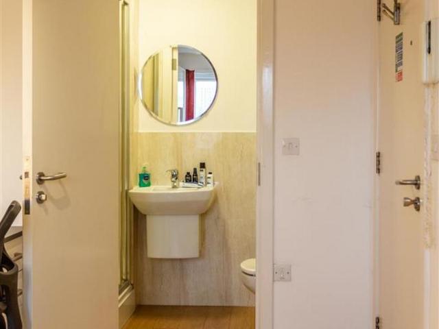 1 bedroom flat share to rent