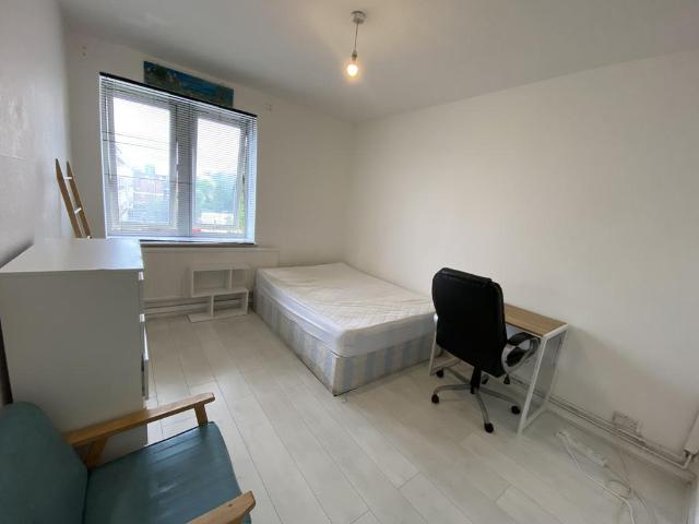 1 bedroom flat share to rent