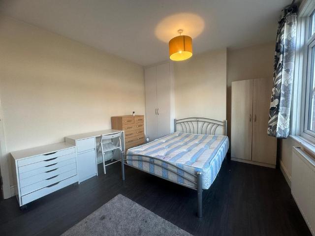 1 bedroom flat share to rent