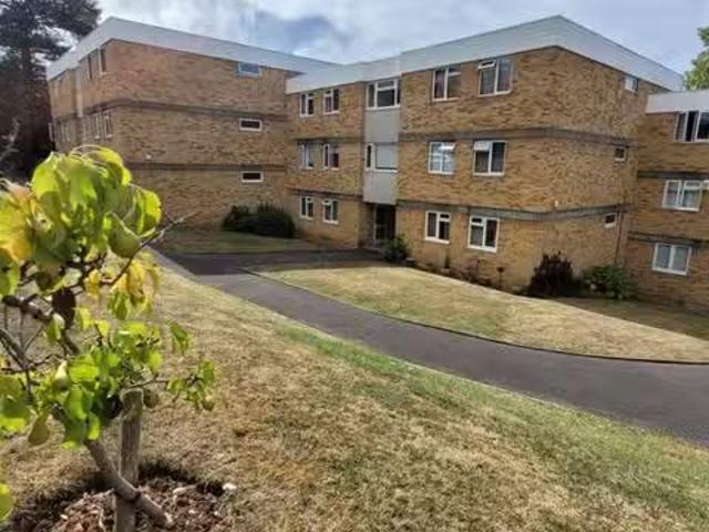 1 bedroom flat share for rent in The Cedars, Hazelwood Road, B.