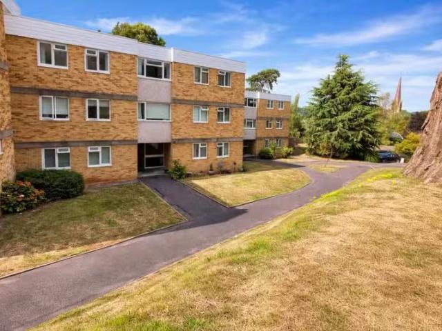 1 bedroom flat share for rent in The Cedars, Hazelwood Road, B.