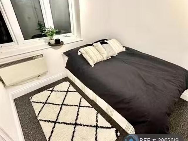 1 bedroom flat share for rent in Village Way, Pinner, HA5