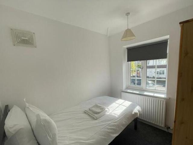 1 Bedroom Flat Share For Rent In Avalon Road