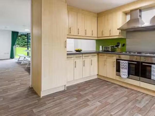 1 bedroom flat share for rent in Bradford Student September.
